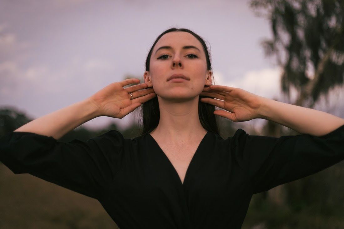 15 questions | Interview | Sarah Morrison | "I love to hypnotize myself ...